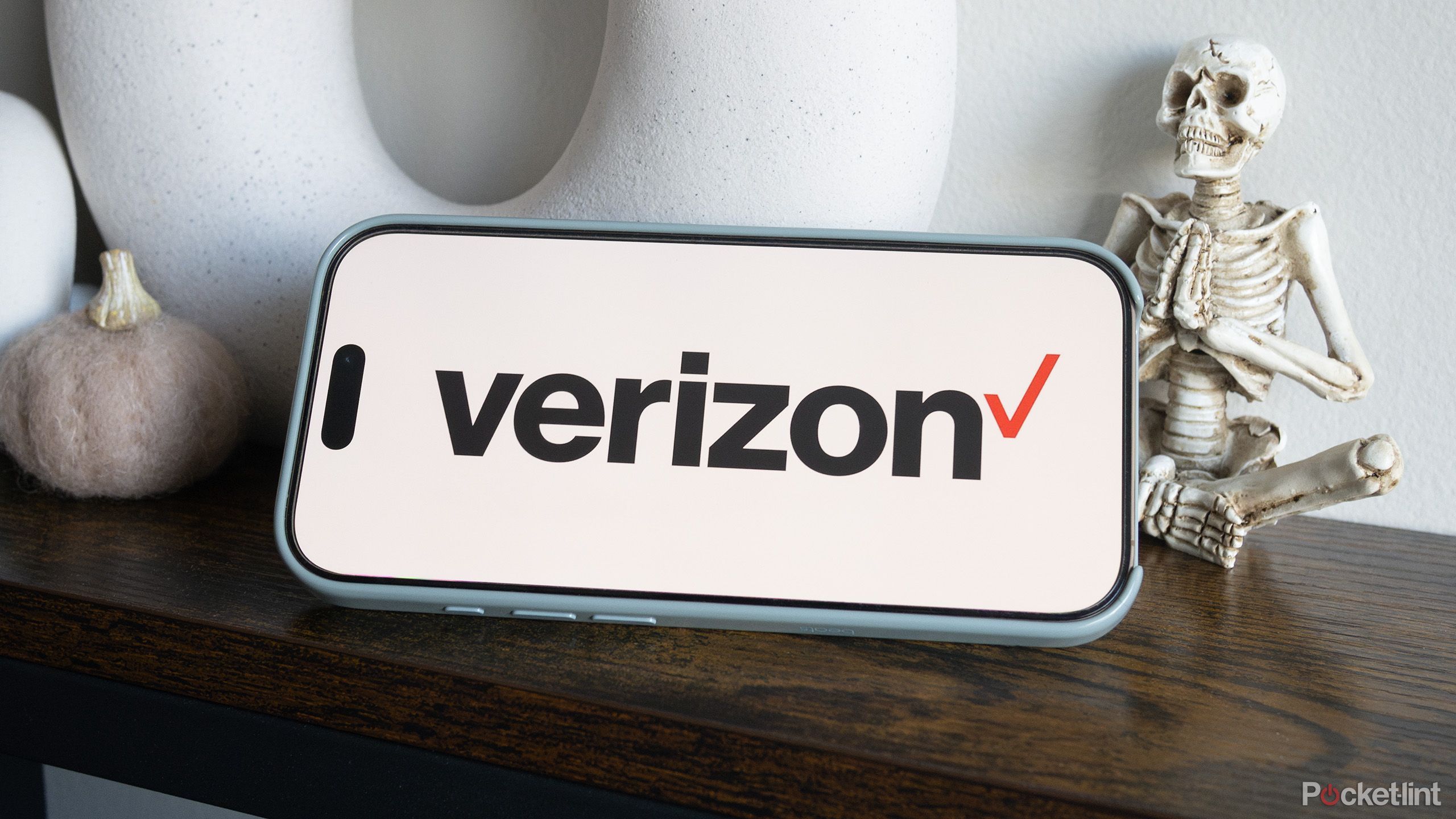 It's not just you, Verizon is down