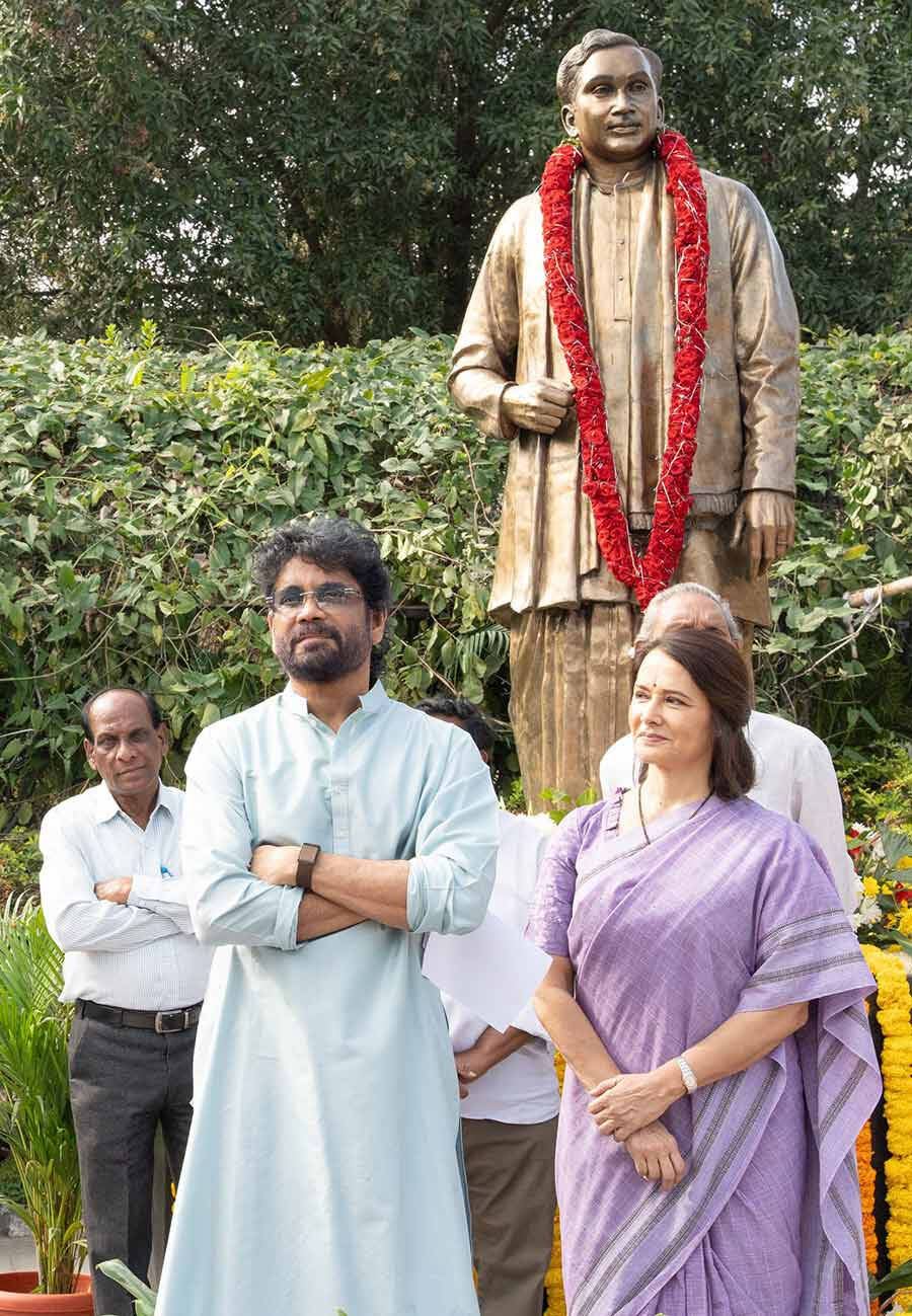 Ram Charan, Sobhita Dhulipala, Naga Chaitanya, Chiranjeevi, Venkatesh ...