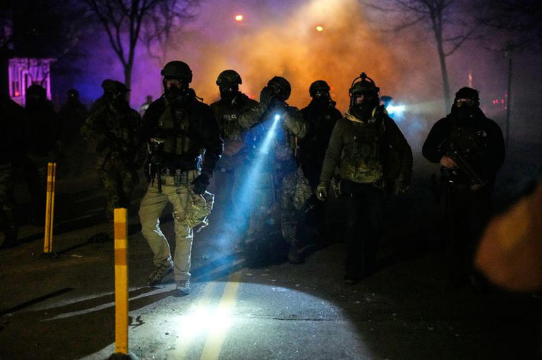 Minneapolis mayor slams ICE for 'creating chaos,' says 600 cops are ...