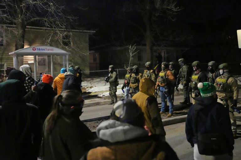 Minneapolis mayor slams ICE for 'creating chaos,' says 600 cops are ...