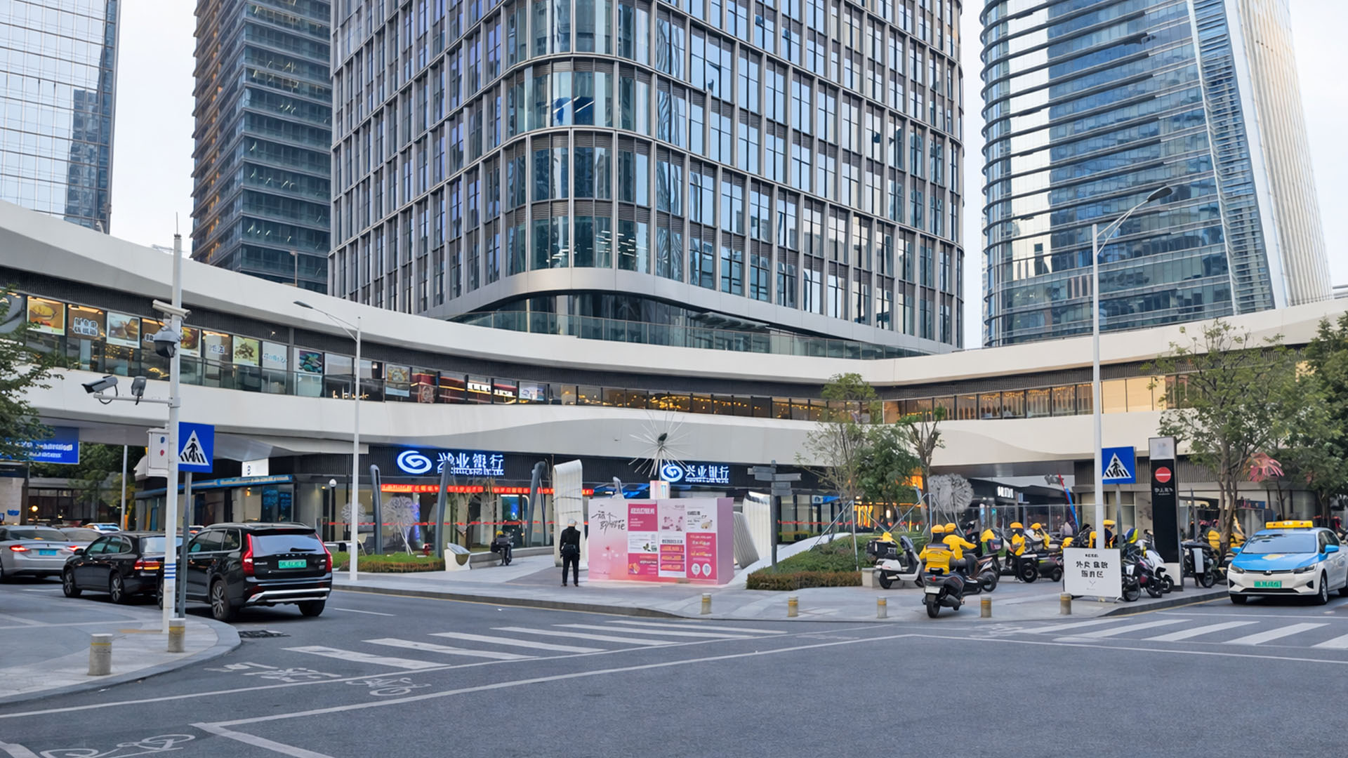Geschäftiges und gut organisiertes Stadtleben in Shenzhen, China