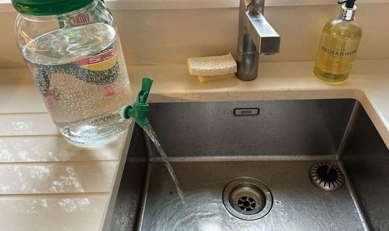 Tunbridge Wells water outage continues as residents collect rainwater ...