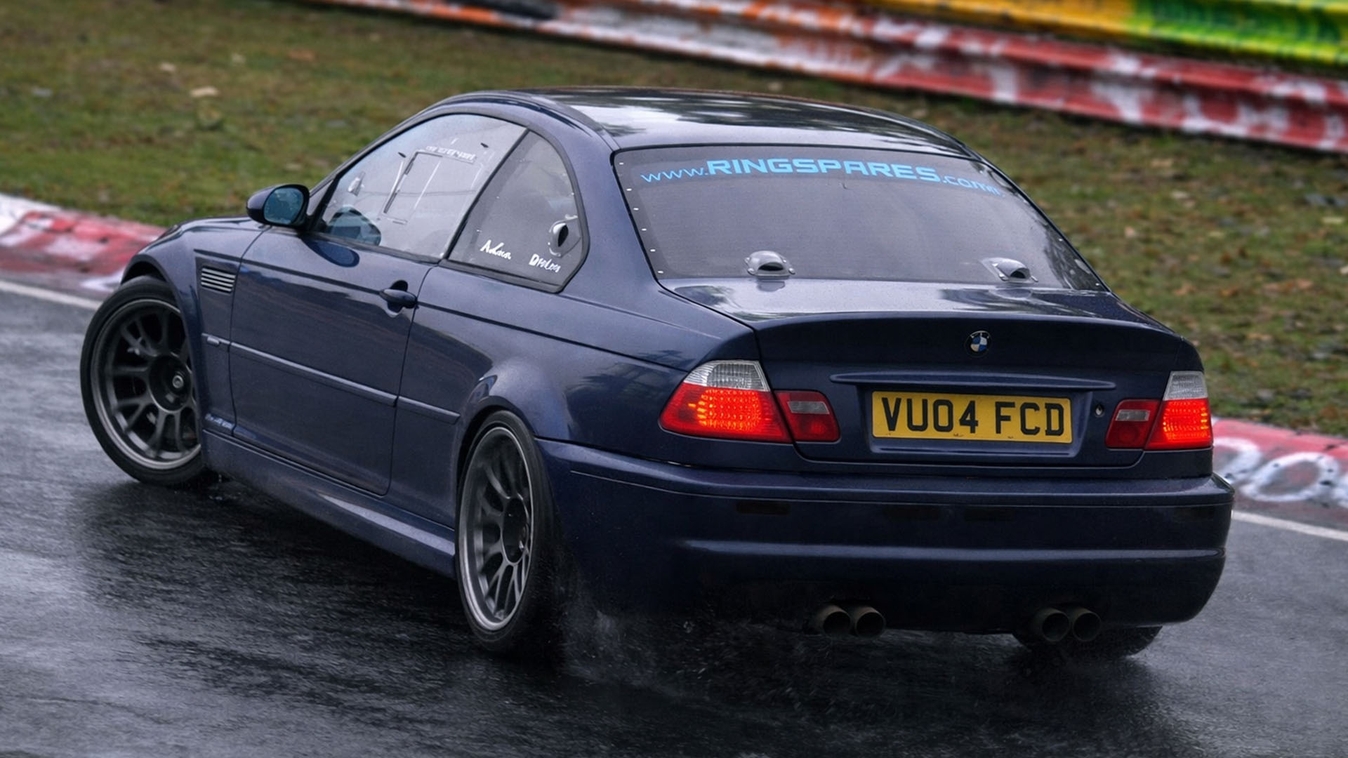 Slippery surface challenges drivers at Nordschleife