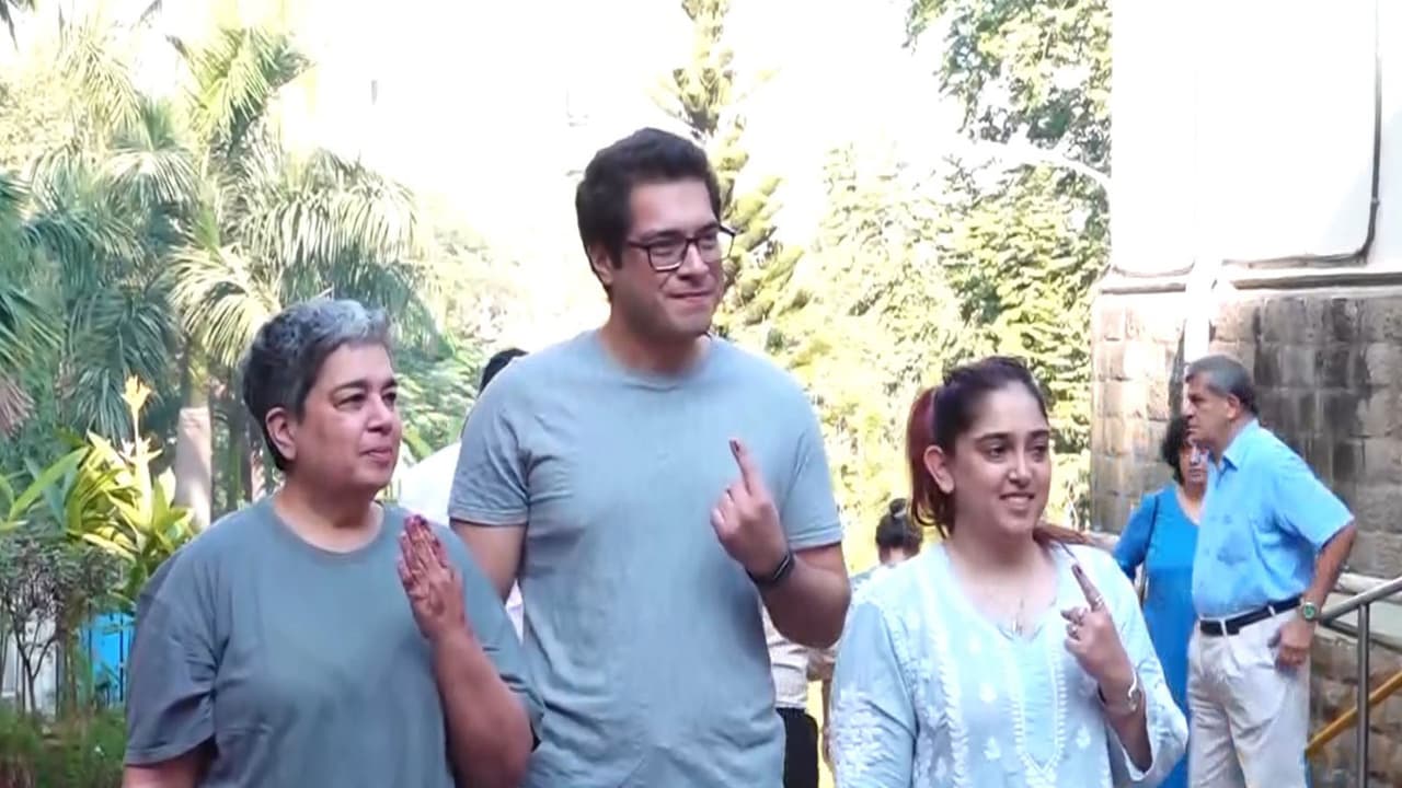 Maharashtra polls: Aamir Khan's ex-wives, kids, Akshay Kumar vote