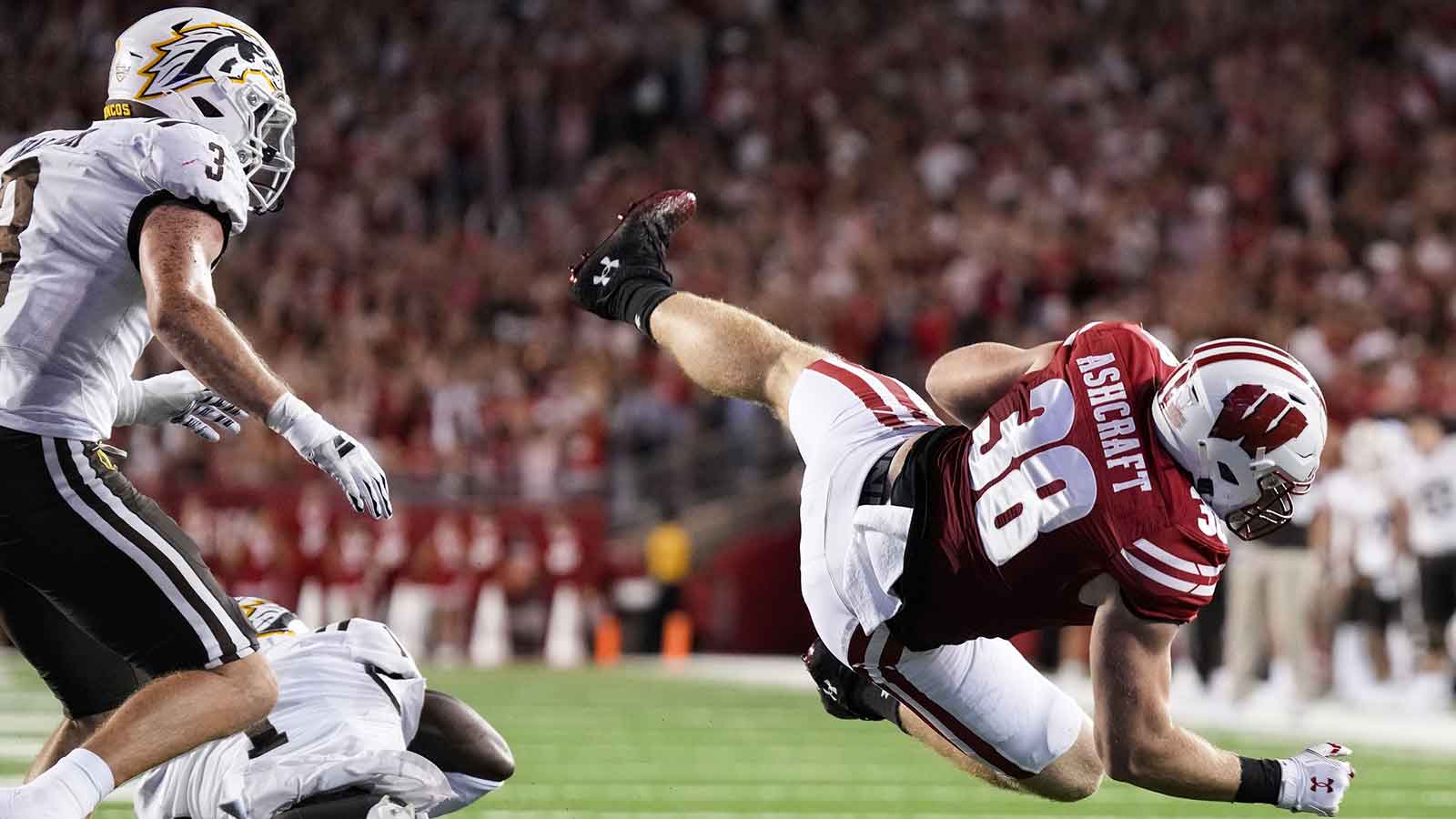 Wisconsin football loses tight end to USC in transfer portal