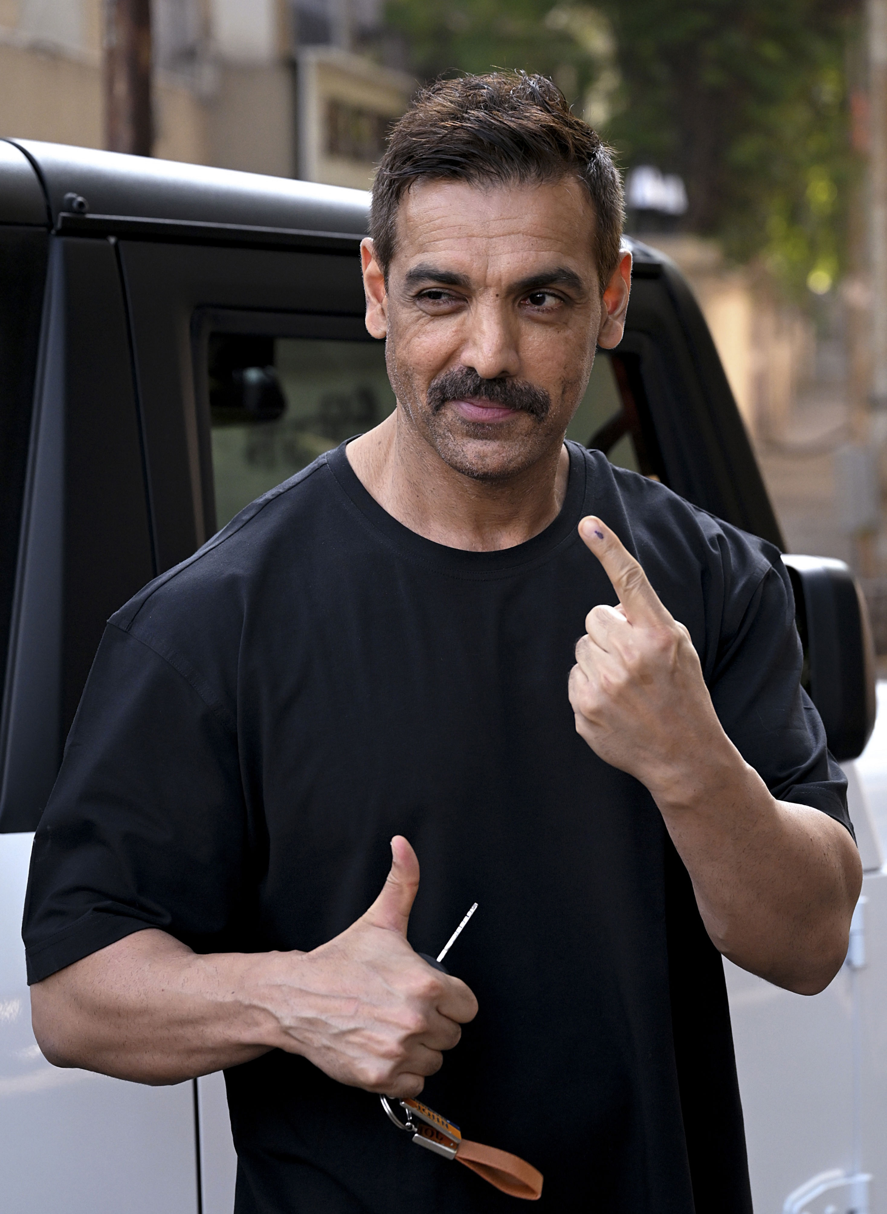 Mumbai civic polls: Akshay Kumar, Aamir, Gulzar cast vote, appeal for ...