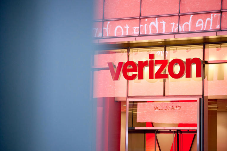 Verizon issues $20 credits to customers affected by outage
