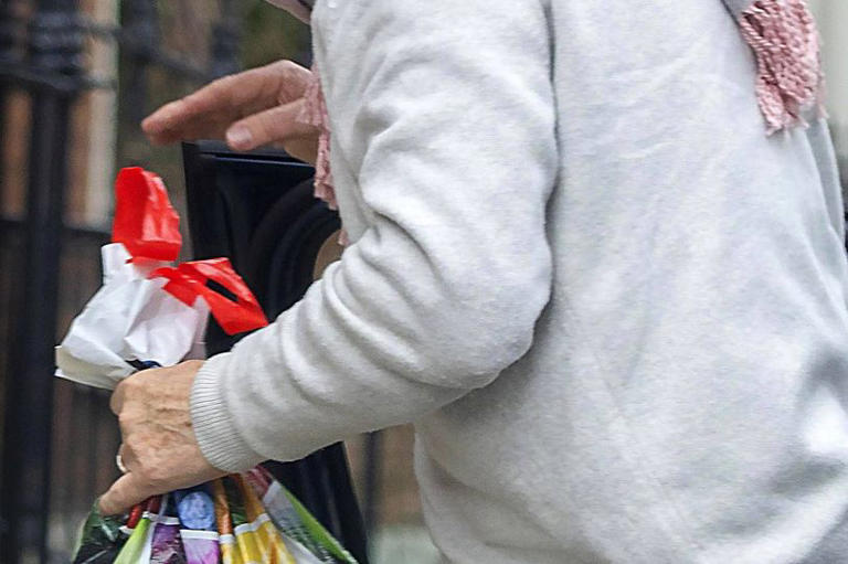 Investigation details into former GSOC officer who attended Gerry Hutch ...