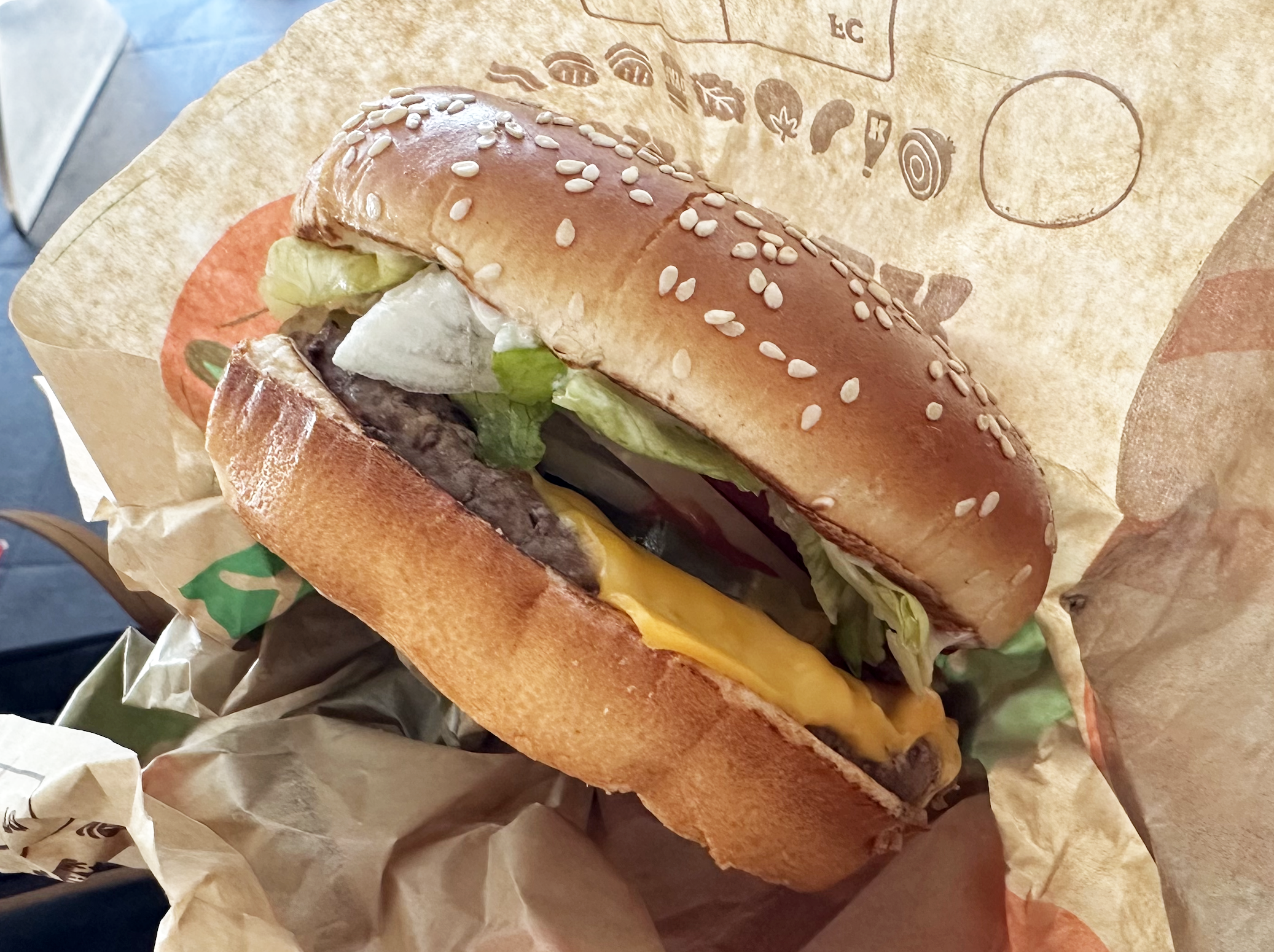 アメリカでバーガーキングを食べたら日本と同じ味で感動! ただし、ひとつだけ違いが……