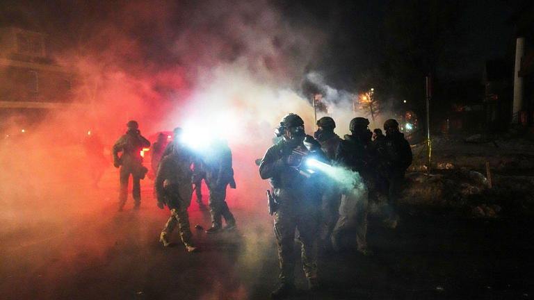 ICE agent shoots Venezuelan national in Minneapolis after shovel attack ...