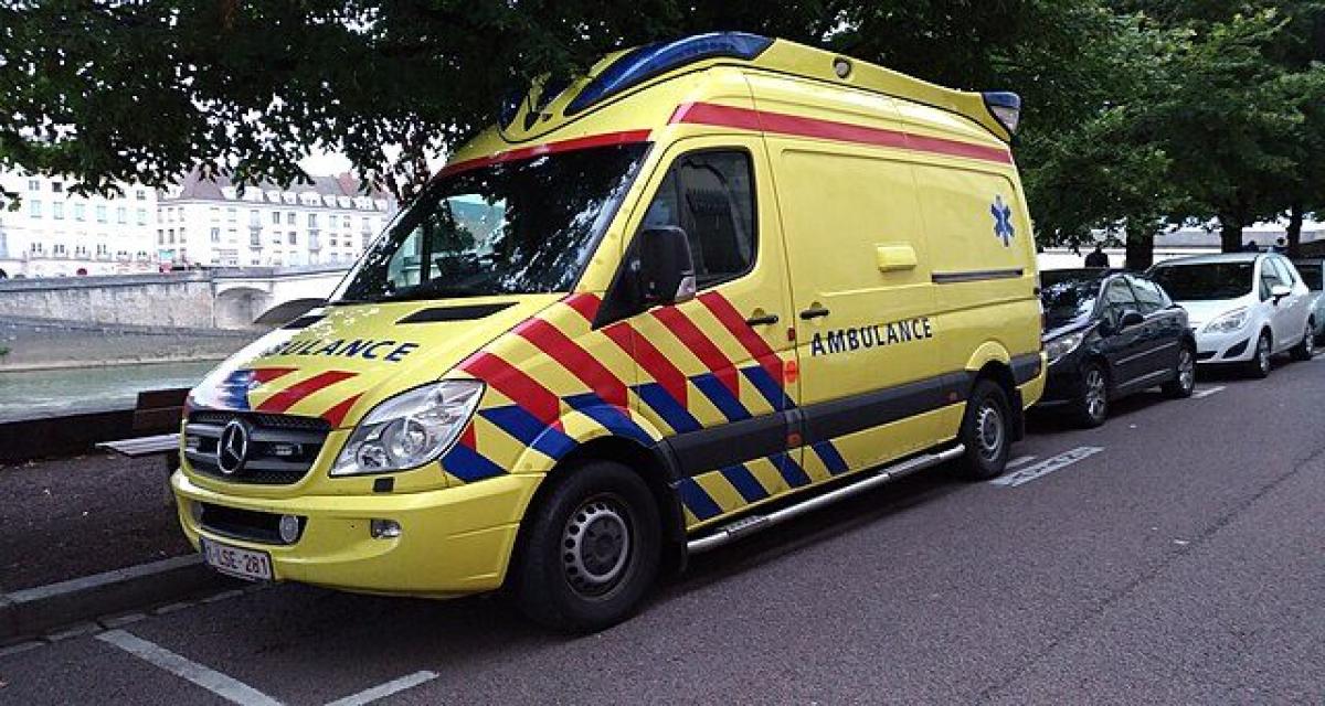 Un chauffeur VTC s’endort au volant, quitte la route et fauche un ...