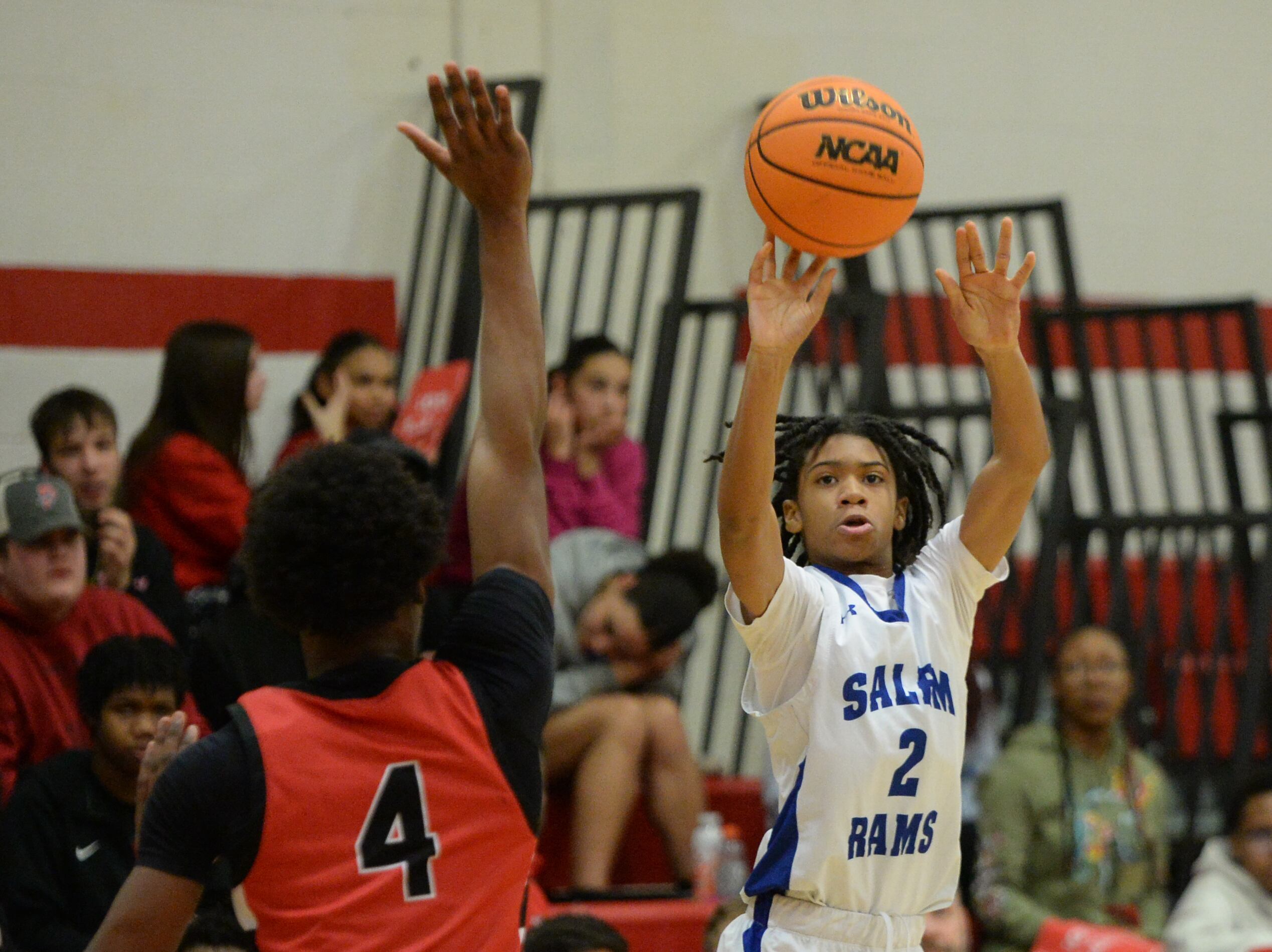 Spence drops in 21 as Salem takes eighth straight -- boys basketball recap