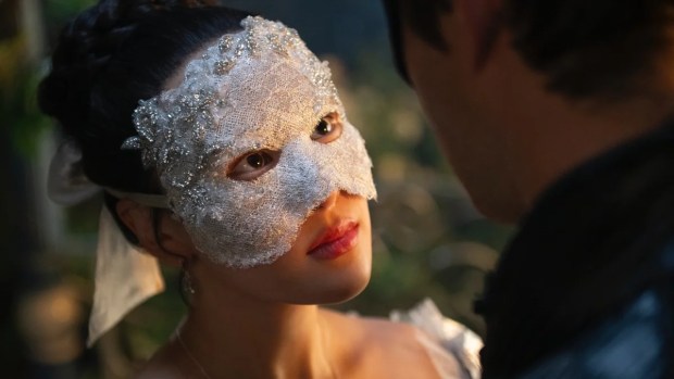 'Bridgerton' showrunner defends deviating from book order for show: 'It ...