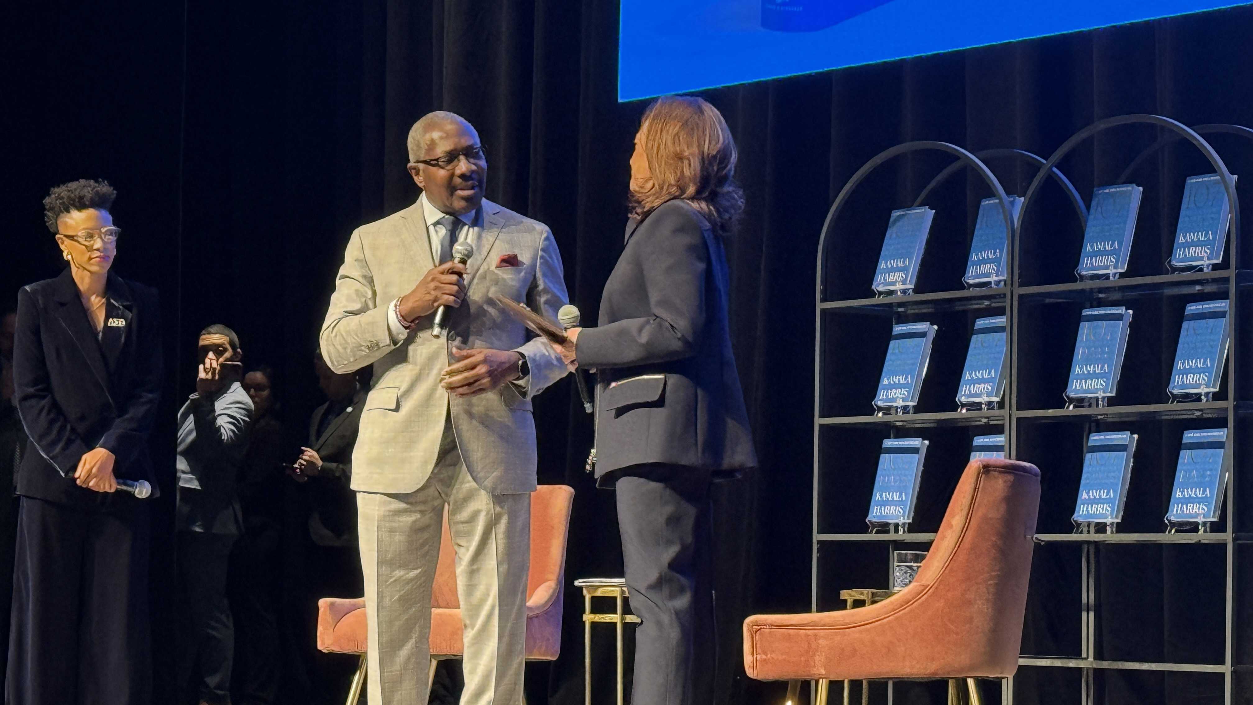 Former VP Kamala Harris given a key to the city of Jackson