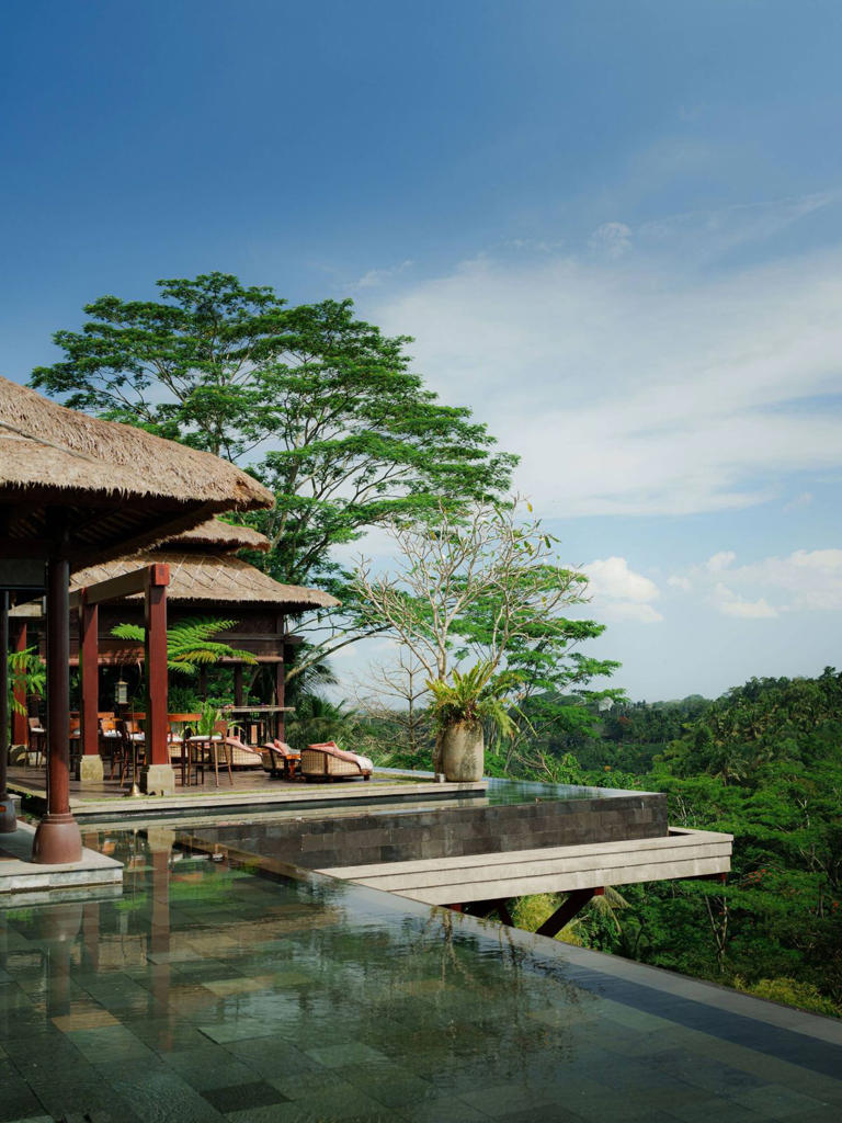 ¿Te vienes a Bali? Mandapa, el resort tropical más bonito del mundo ...