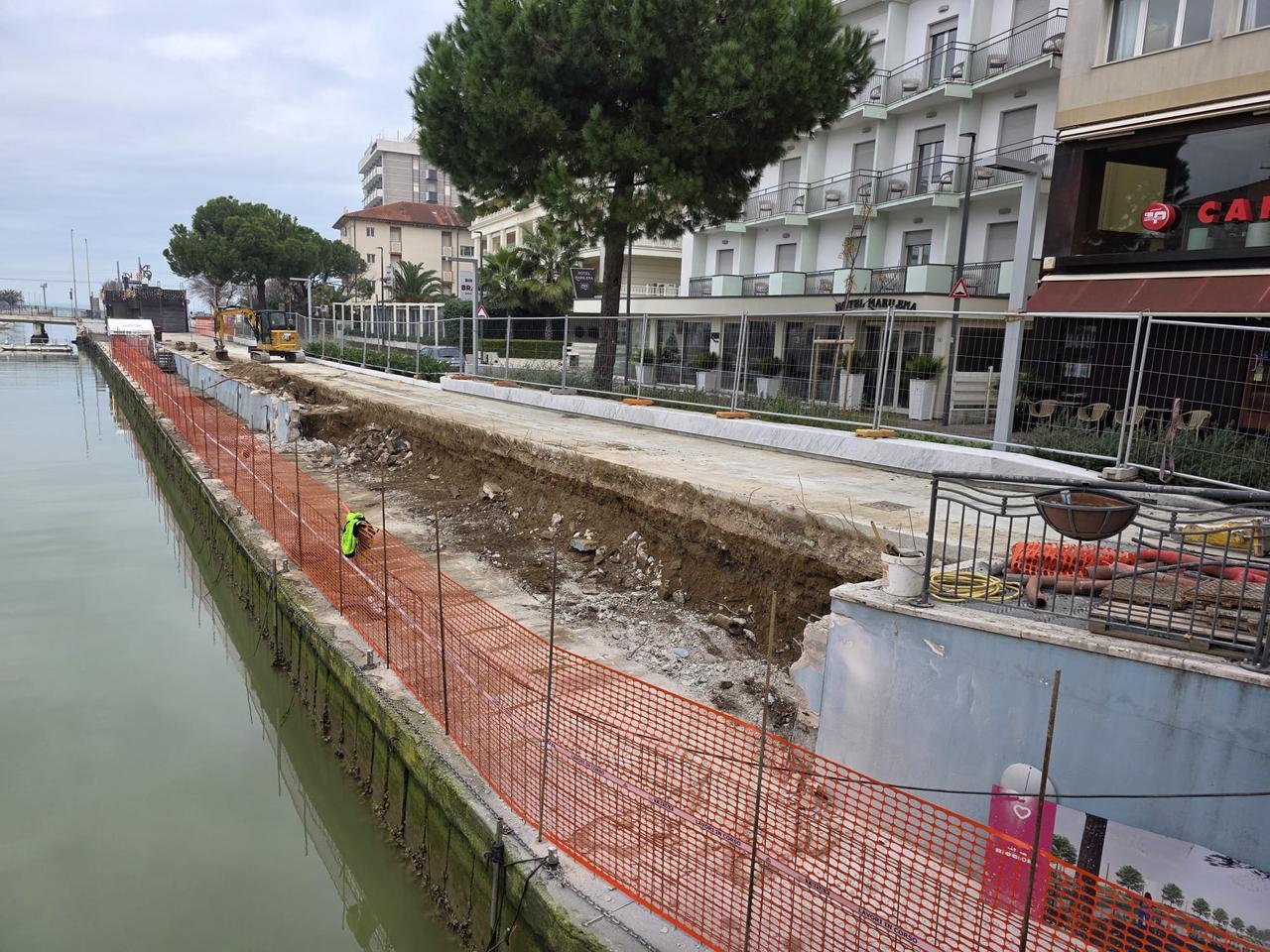 Viale Parini, i lavori nel vivo. I nuovi gradoni prendono forma