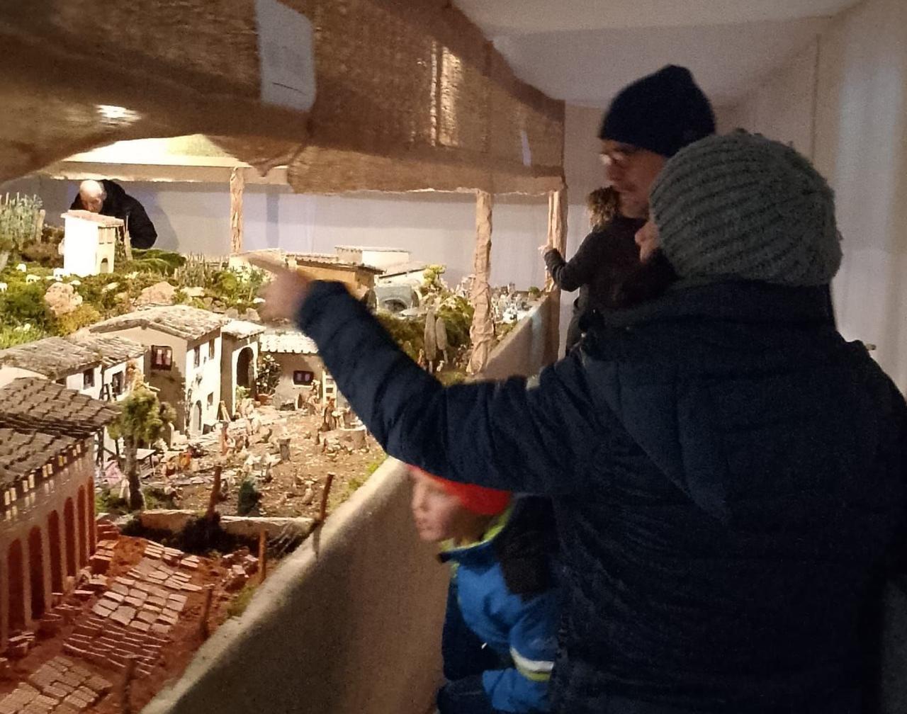 Record di visitatori per il presepe di Montebello
