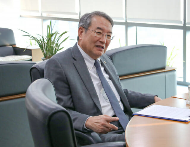 지역 좁다, 세계로… 피지컬AI 등 3대 분야 도전장