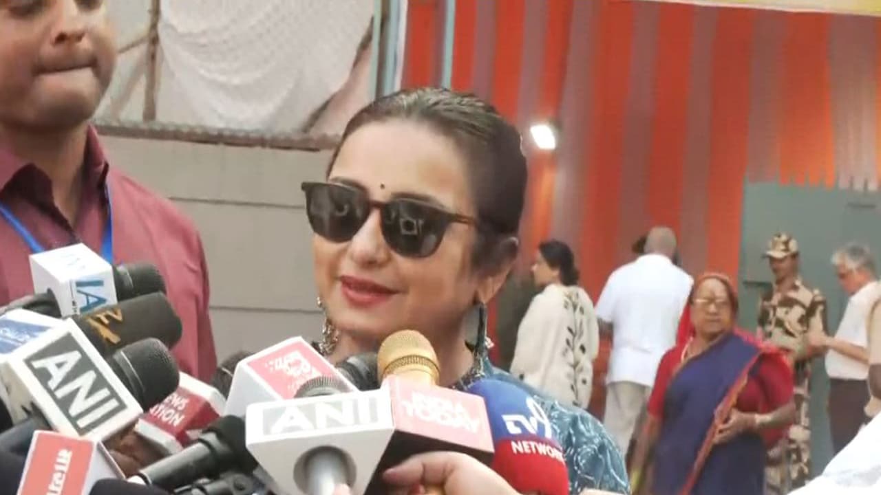 BMC elections: Divya Dutta votes, urges Mumbaikars to participate