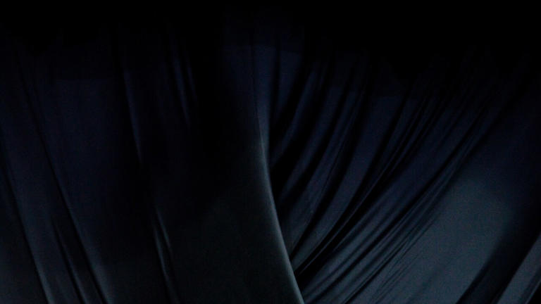 Zes kilometer stof neemt je in 'Inhale delirium exhale' mee op ...