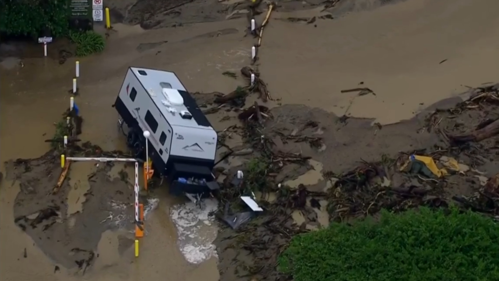‘Didn’t have warning’: Flash flooding hits popular Victorian holiday ...