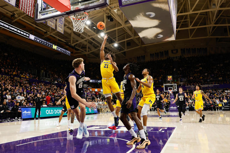 Aday Mara romps out west as Michigan basketball rolls in Washington