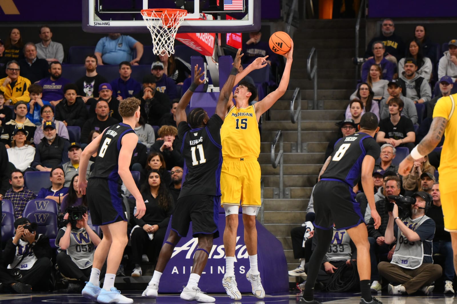 Michigan front court trio combines for 50 points, Wolverines dispose of ...