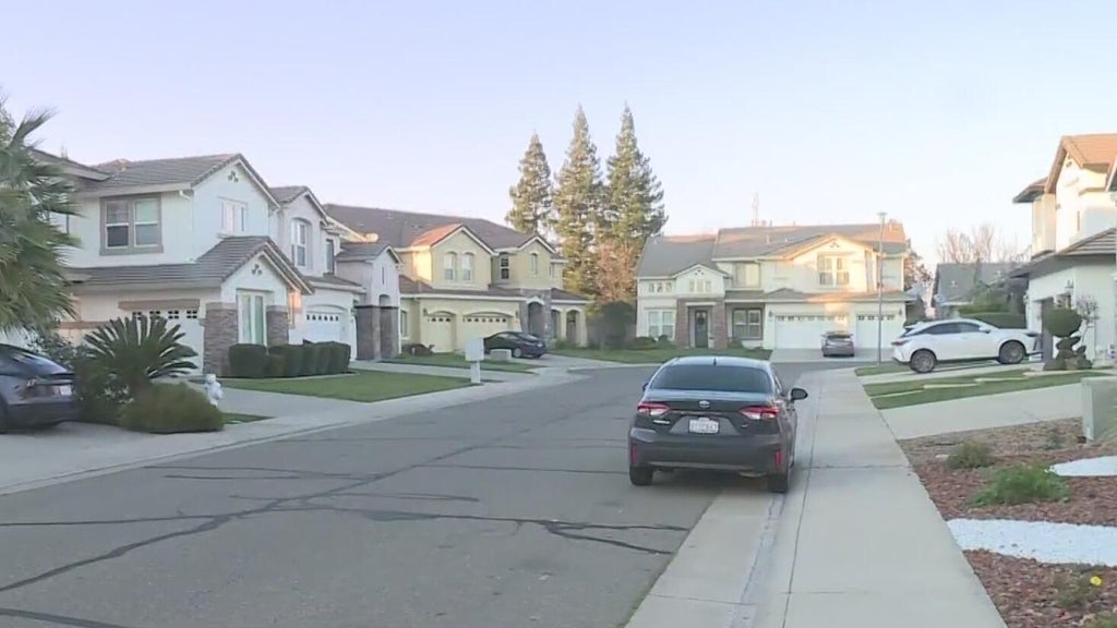Elk Grove moves to ban off-campus student parking after neighborhood ...