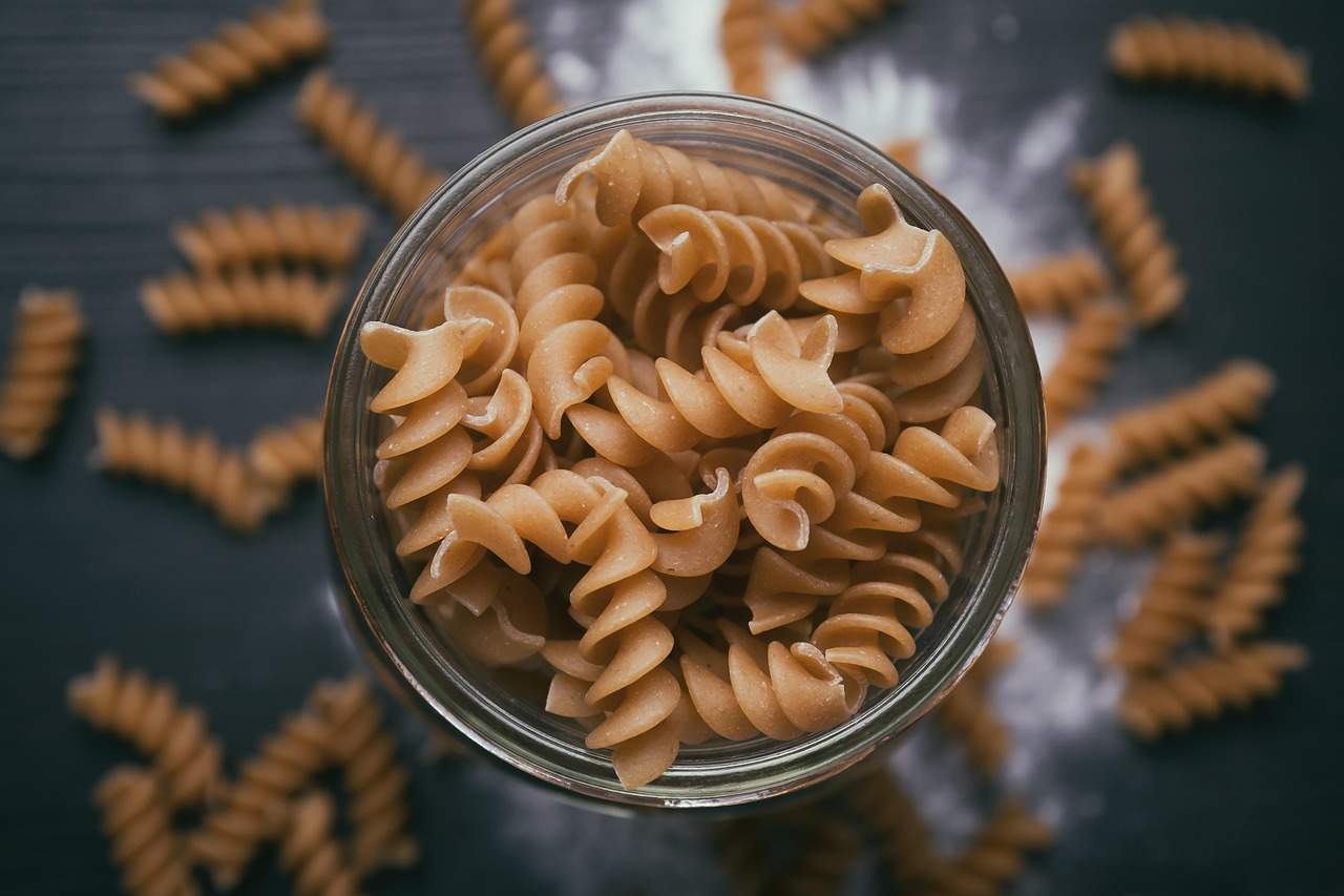 Cómo cocinar un plato de pasta a partir de pan duro: fantasía culinaria