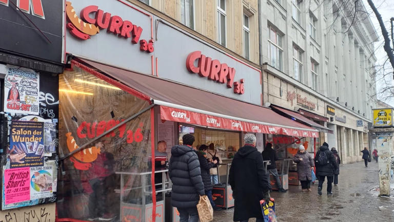 Currywurst in Berlin: Wie Curry36 Kult wurde und welche Promis die ...
