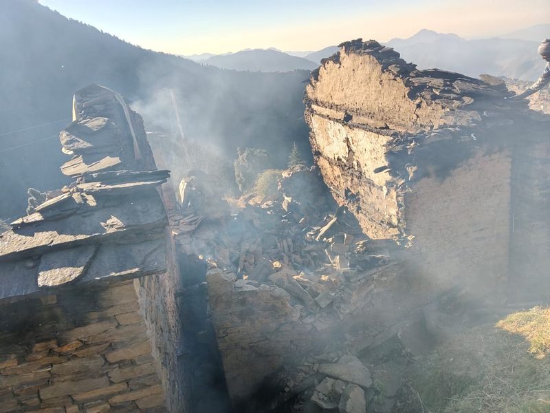 6 family members charred to death in house fire in Himachal's Sirmaur