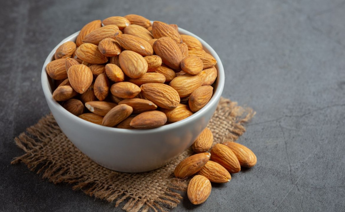 Why you must add handful of almonds in your daily winter diet