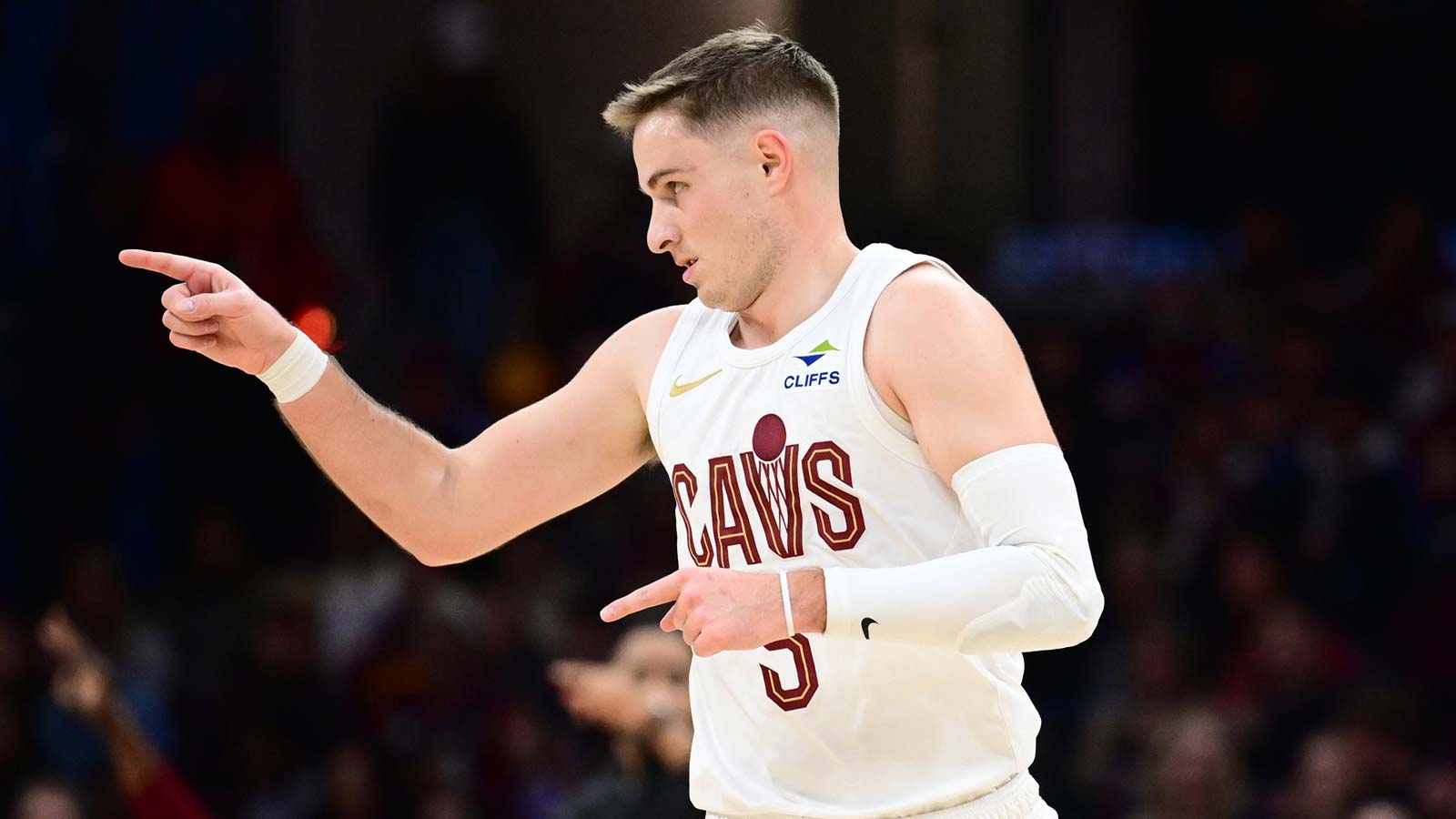 Cavs’ Sam Merrill exits 76ers game with apparent hand injury