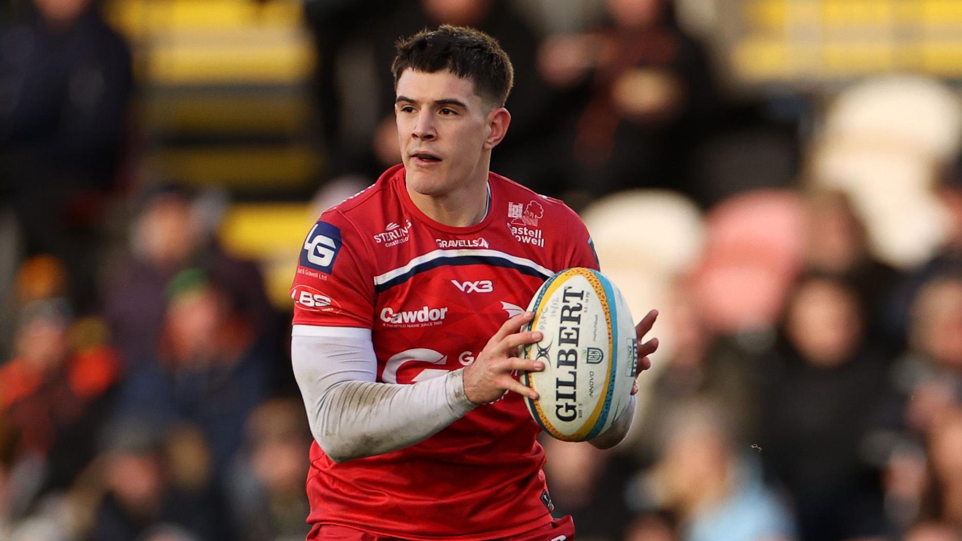 Scarlets want Wales' Hawkins to settle at centre