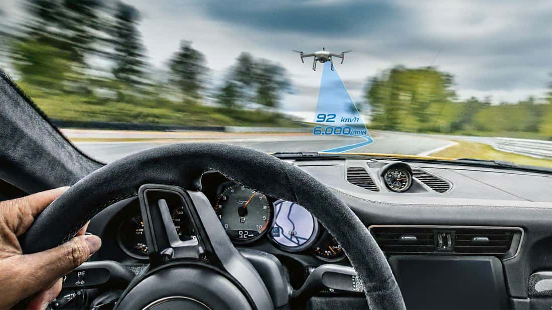 Porsche meldet verrücktes Patent an: Drohne als Fahrlehrer auf der ...