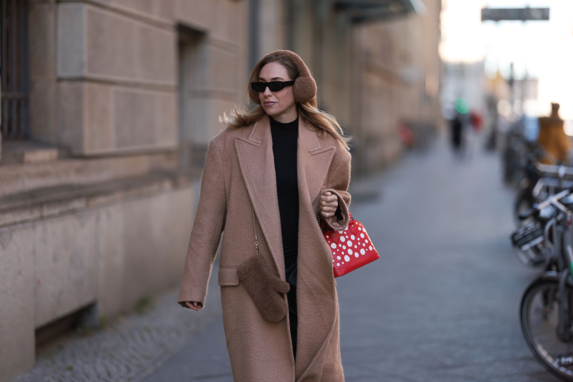 Not sure how to stay cosy right now? Everyone is wearing these fun ...