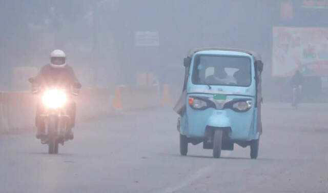 Delhi experiences cold wave with record low temperatures
