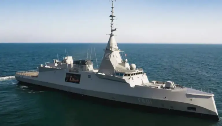 Σε ελληνικά ύδατα ο «Κίμων»: Εντυπωσιακές ΦΩΤΟ της νέας φρεγάτας