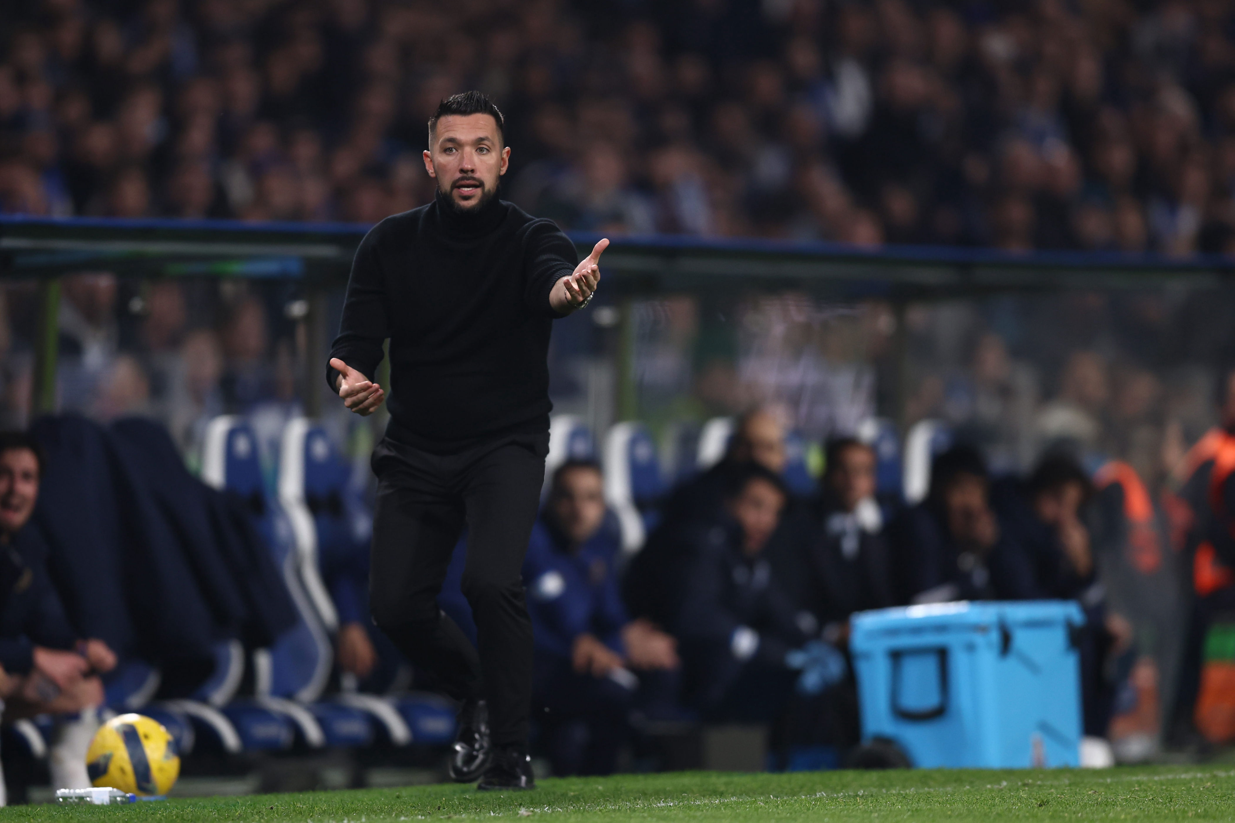 Porto deelt sneer uit aan Mourinho, terwijl Farioli hem als 'rolmodel ...