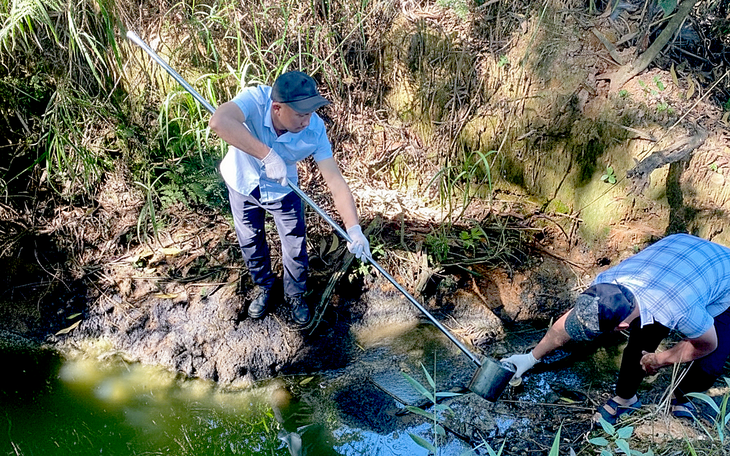 Hai nhà máy chế biến tinh bột sắn xả thải trực tiếp ra sông Pô Kô