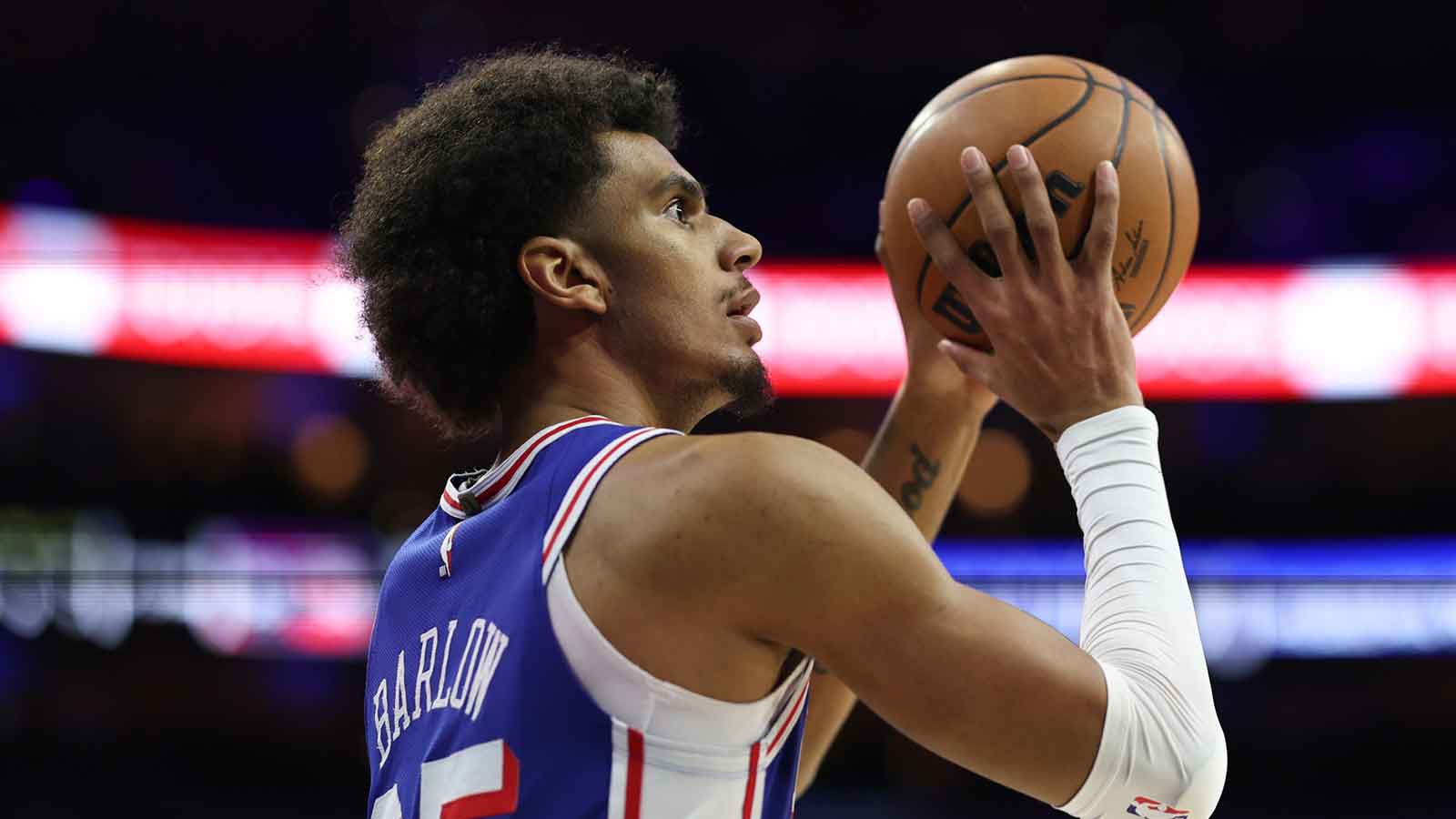 76ers’ Dominick Barlow helped off the court with back injury after ugly ...