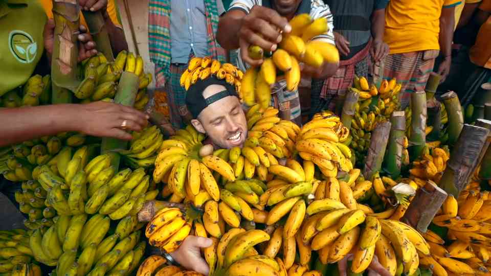 Buying 10,000 bananas for kids in Bangladesh