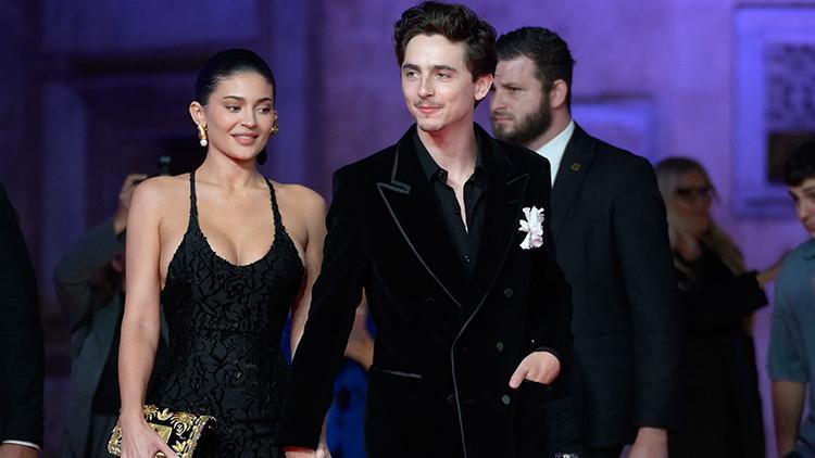 Yakın zamanda kimse düğün haberi beklemesin... Onlar zaten aynı evde ...