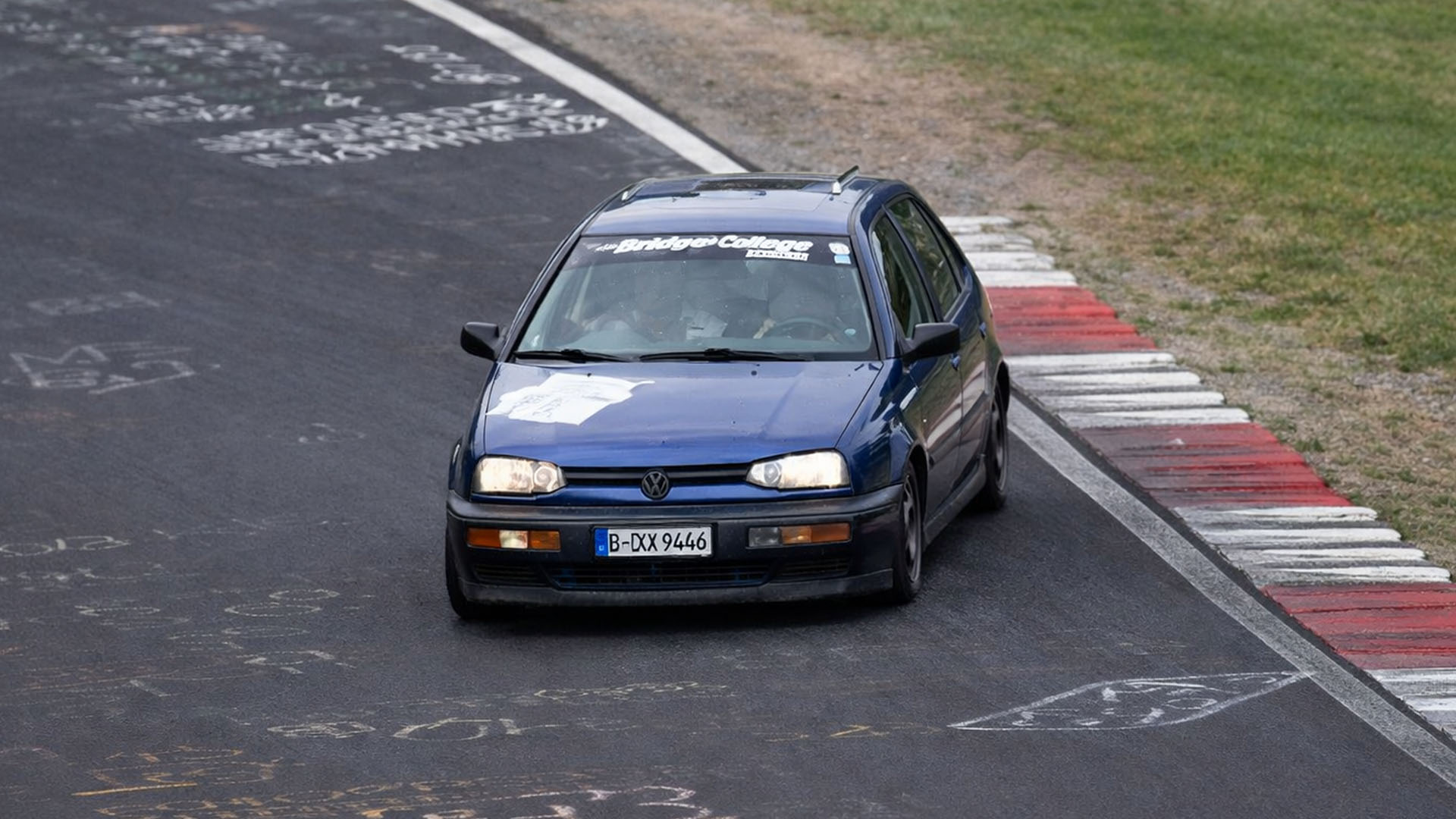 Lucky driver avoids crash with incredible save