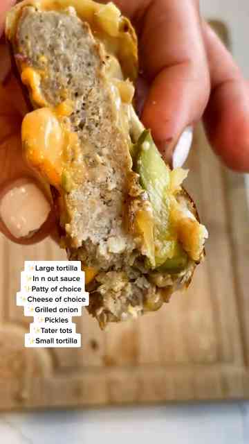 Burger wrap w/ Tater Tots