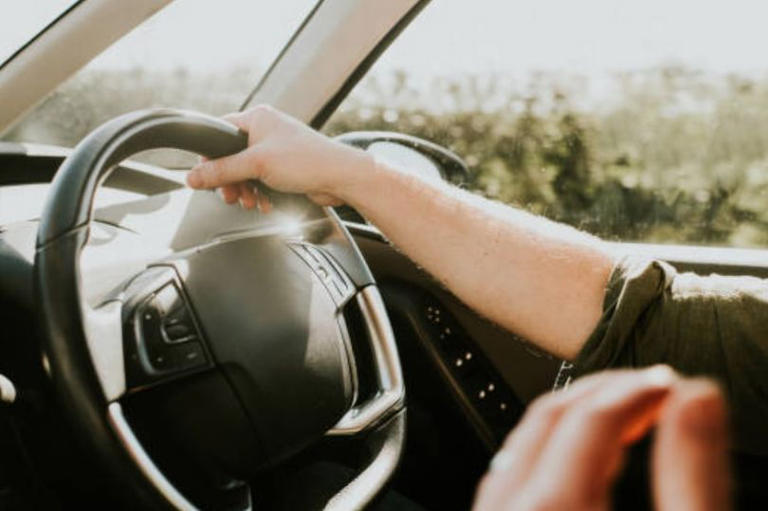 Major insurance firm collapses into administration - with 16,000 ...