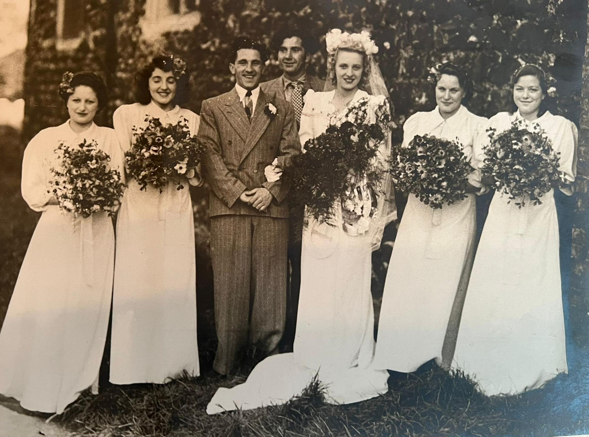 100-year-old Londoner says 'music and dancing' are the secrets to a ...