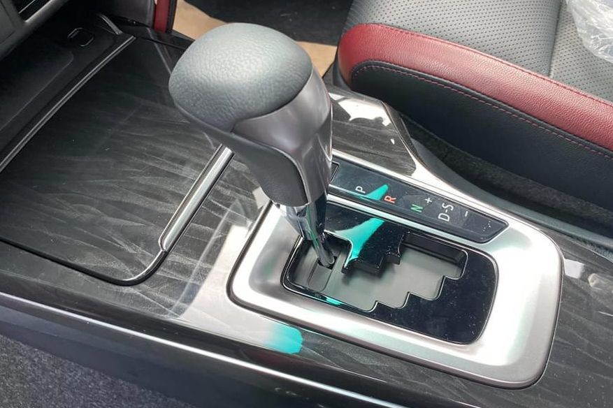 Pantas transmisi mobil matic menghentak, gini cara pindah tuas yang benar