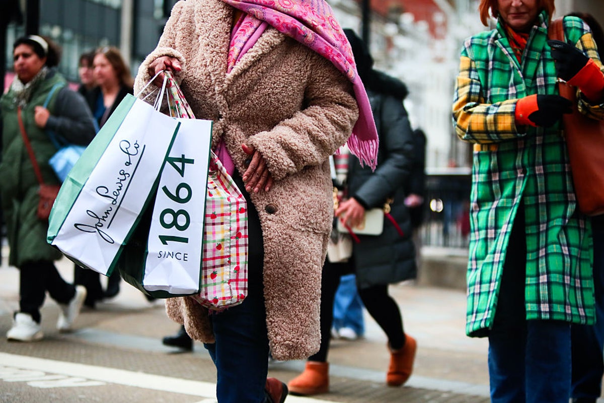 UK economy in surprise return to growth in November