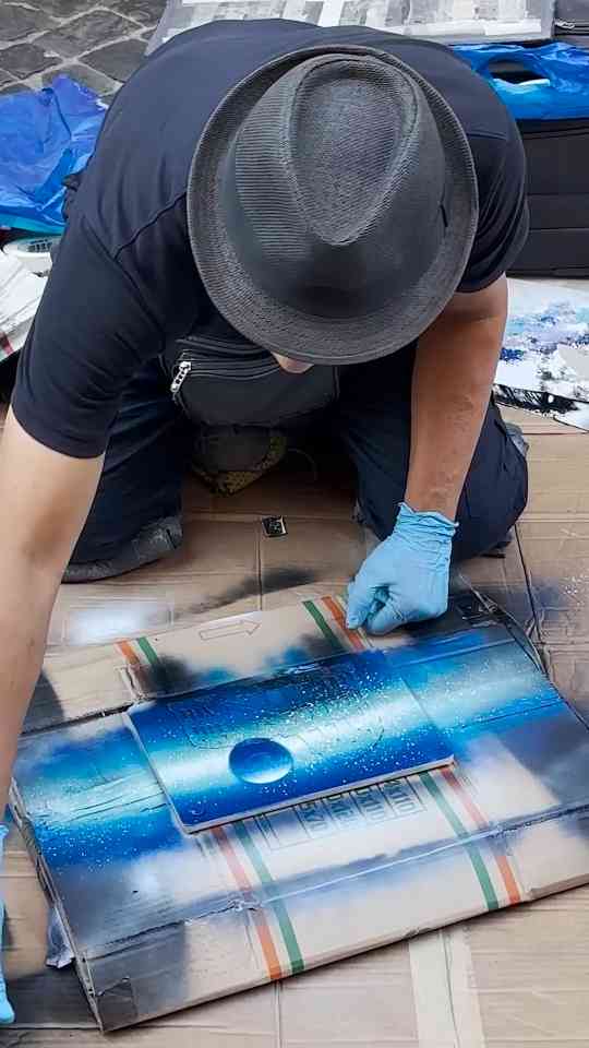 Street Artists Paints My Tablet for 30 Euros...
